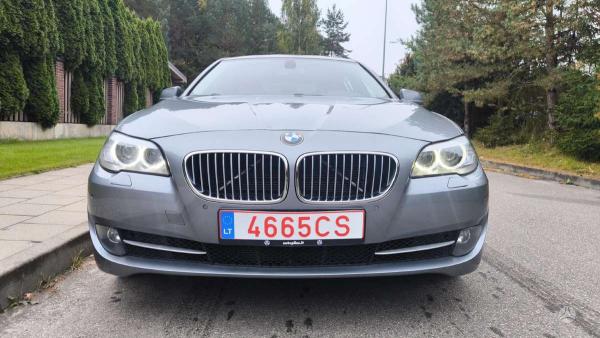 Grey BMW 520 2010 in Vilnius, with an engine capacity of 2.00 L and mileage of 323 thousand km for 6700 €, photo 5 on AUTOMOTO.COM.LV