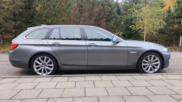 Grey BMW 520 2010 in Vilnius, with an engine capacity of 2.00 L and mileage of 323 thousand km for 6700 €, photo 7 on AUTOMOTO.COM.LV