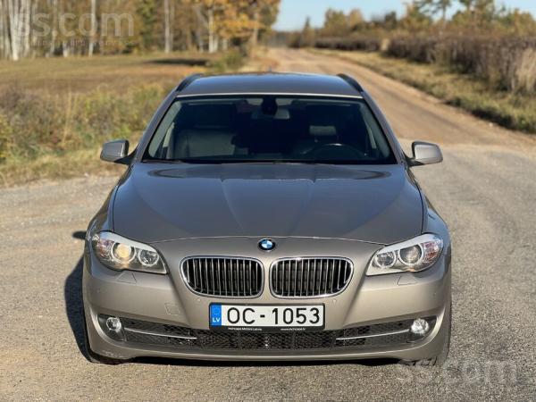 Grey BMW 520 2010 in Valmiera, with an engine capacity of 2.00 L and mileage of 330 thousand km for 7200 €, photo 2 on AUTOMOTO.COM.LV