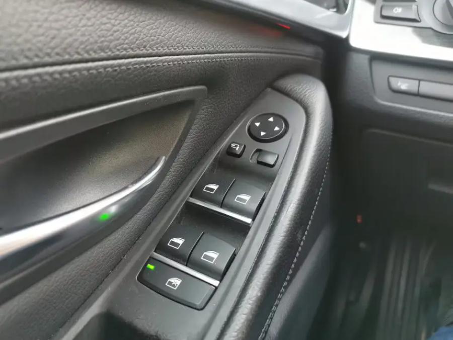 Pelēks BMW 520 2010 Kuldīga, ar dzinēja tilpumu 2.00 L un nobraukumu 226 tūkst. km par 9800 €, foto 16 vietnē AUTOMOTO.COM.LV
