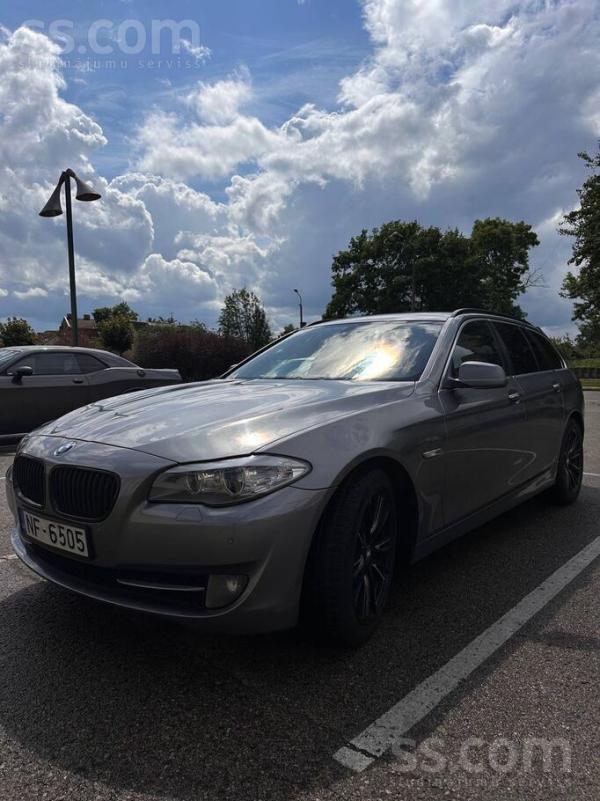 Grey BMW 520 2010 in Daugavpils, with an engine capacity of 2.00 L and mileage of 422 thousand km for 5000 €, photo 2 on AUTOMOTO.COM.LV
