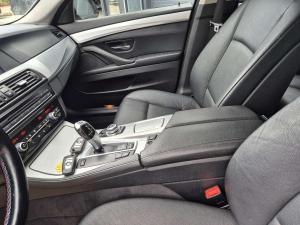 Grey BMW 520 2010 in Utena, with an engine capacity of 2.00 L and mileage of 390 thousand km for 7490 €, photo 13 on AUTOMOTO.COM.LV