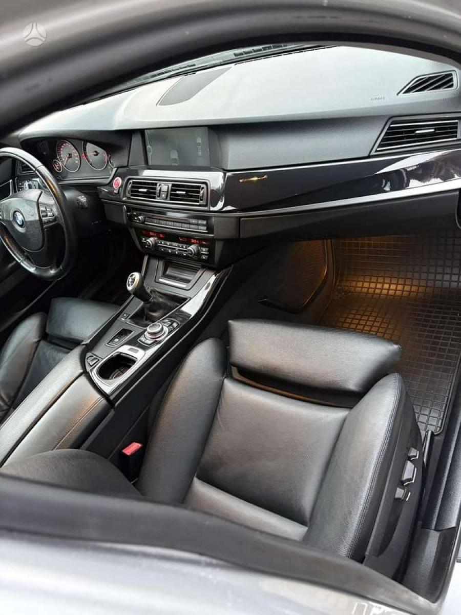 Grey BMW 520 2010 in Kaisiadorys, with an engine capacity of 2.00 L and mileage of 320 thousand km for 5000 €, photo 19 on AUTOMOTO.COM.LV