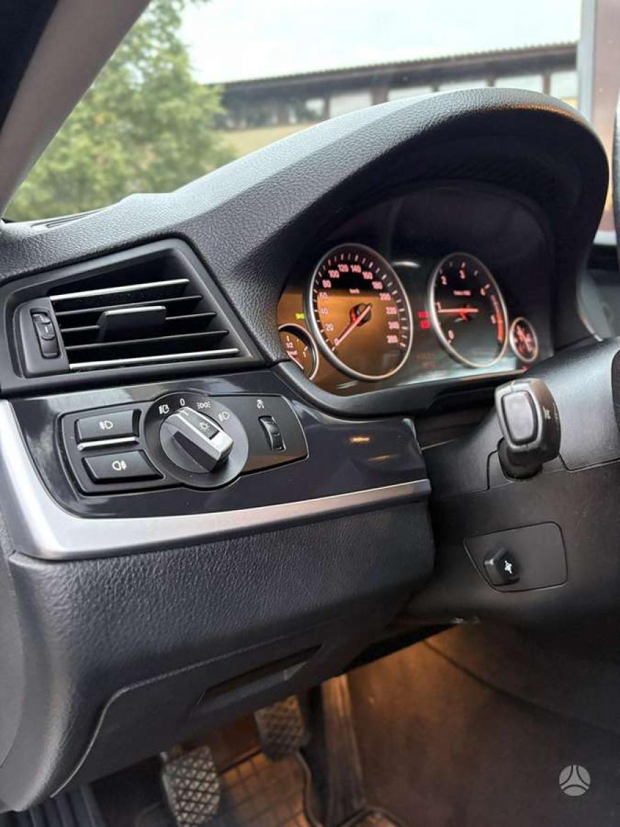 Grey BMW 520 2010 in Kaisiadorys, with an engine capacity of 2.00 L and mileage of 320 thousand km for 5000 €, photo 29 on AUTOMOTO.COM.LV