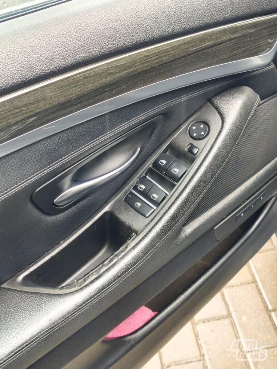 Pelēks BMW 520 2010 Viļņa, ar dzinēja tilpumu 2.00 L un nobraukumu 287 tūkst. km par 7450 €, foto 22 vietnē AUTOMOTO.COM.LV