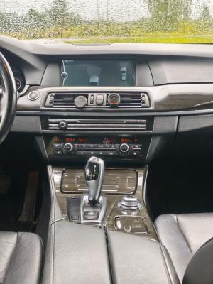 Pelēks BMW 520 2010 Viļņa, ar dzinēja tilpumu 2.00 L un nobraukumu 287 tūkst. km par 7450 €, foto 24 vietnē AUTOMOTO.COM.LV