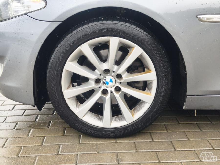 Pelēks BMW 520 2010 Viļņa, ar dzinēja tilpumu 2.00 L un nobraukumu 287 tūkst. km par 7450 €, foto 36 vietnē AUTOMOTO.COM.LV