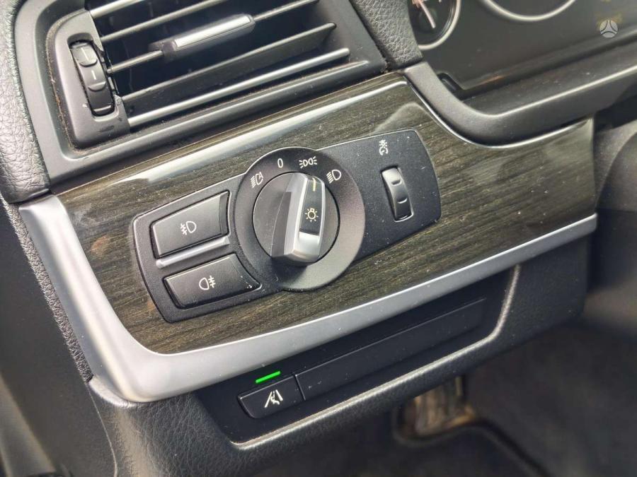 Pelēks BMW 520 2010 Viļņa, ar dzinēja tilpumu 2.00 L un nobraukumu 289 tūkst. km par 5999 €, foto 26 vietnē AUTOMOTO.COM.LV
