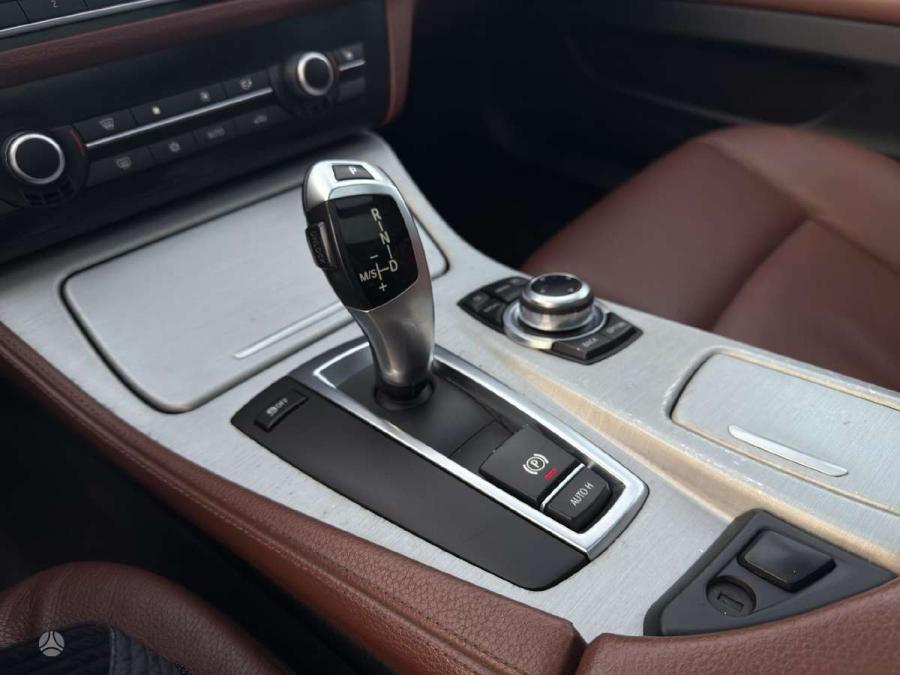 Grey BMW 520 2011 in Kaunas, with an engine capacity of 2.00 L and mileage of 353 thousand km for 8999 €, photo 15 on AUTOMOTO.COM.LV