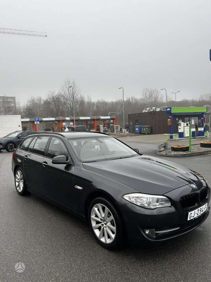 Grey BMW 520 2011 in Vilnius, with an engine capacity of 2.00 L and mileage of 334 thousand km for 7300 €, photo 1 on AUTOMOTO.COM.LV