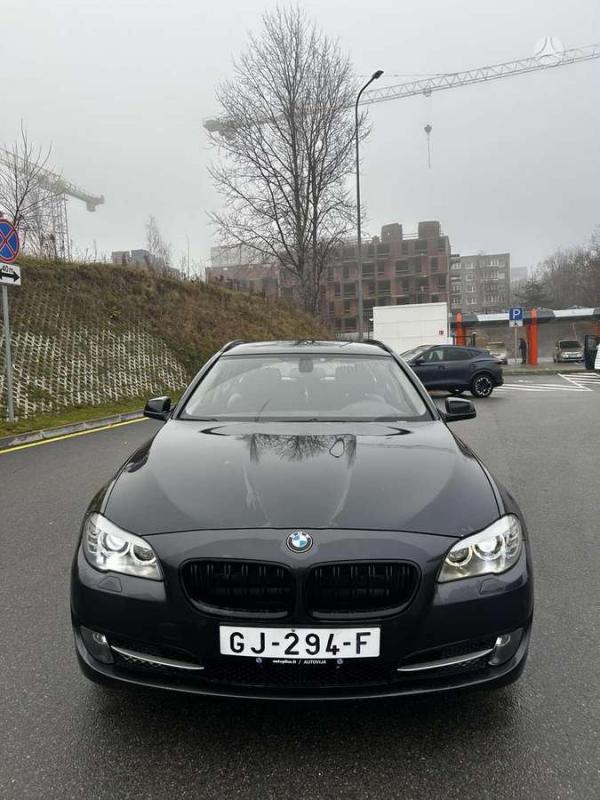Grey BMW 520 2011 in Vilnius, with an engine capacity of 2.00 L and mileage of 334 thousand km for 7300 €, photo 2 on AUTOMOTO.COM.LV