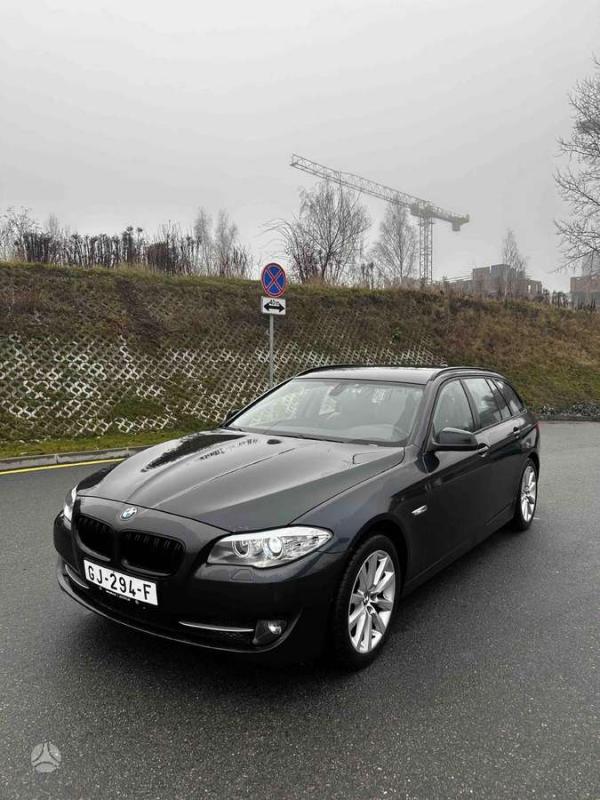 Grey BMW 520 2011 in Vilnius, with an engine capacity of 2.00 L and mileage of 334 thousand km for 7300 €, photo 3 on AUTOMOTO.COM.LV