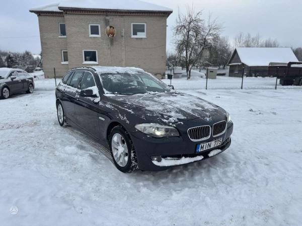 Grey BMW 520 2011 in Vilnius, with an engine capacity of 2.00 L and mileage of 281 thousand km for 6950 €, photo 2 on AUTOMOTO.COM.LV