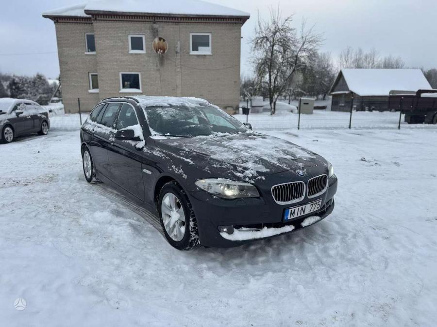 Pelēks BMW 520 2011 Viļņa, ar dzinēja tilpumu 2.00 L un nobraukumu 281 tūkst. km par 6950 €, foto 2 vietnē AUTOMOTO.COM.LV