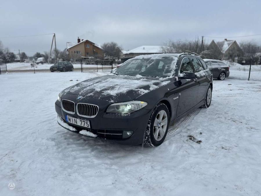 Pelēks BMW 520 2011 Viļņa, ar dzinēja tilpumu 2.00 L un nobraukumu 281 tūkst. km par 6950 €, foto 3 vietnē AUTOMOTO.COM.LV