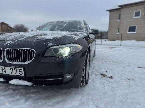 Grey BMW 520 2011 in Vilnius, with an engine capacity of 2.00 L and mileage of 281 thousand km for 6950 €, photo 4 on AUTOMOTO.COM.LV