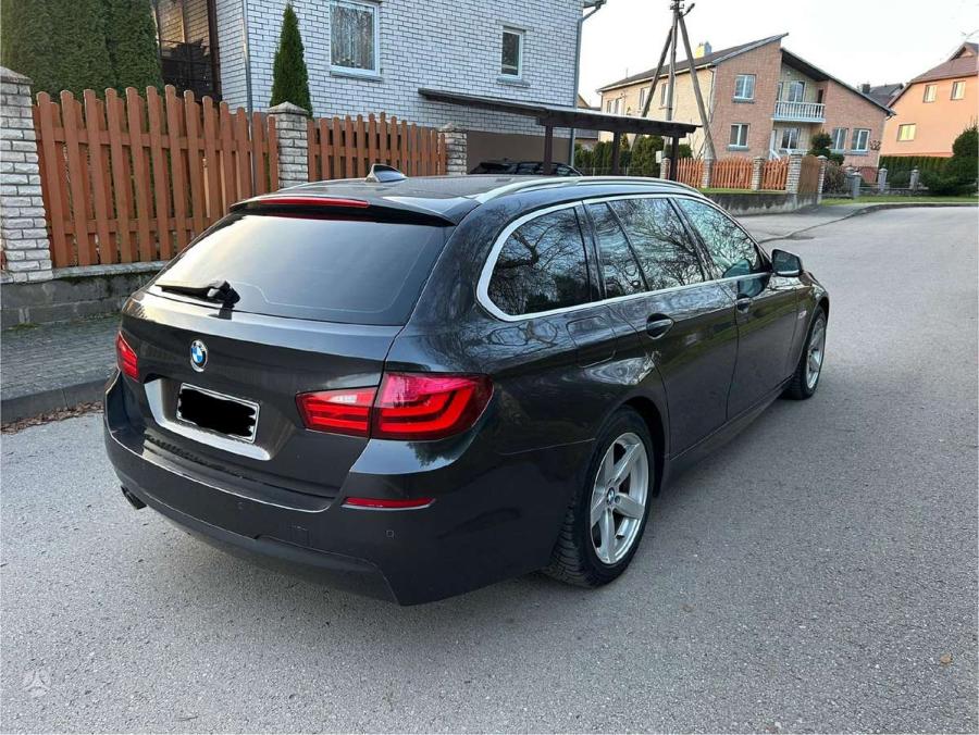 Grey BMW 520 2011 in Kelme, with an engine capacity of 2.00 L and mileage of 293 thousand km for 8550 €, photo 4 on AUTOMOTO.COM.LV