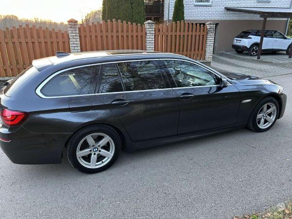 Grey BMW 520 2011 in Kelme, with an engine capacity of 2.00 L and mileage of 293 thousand km for 8550 €, photo 5 on AUTOMOTO.COM.LV