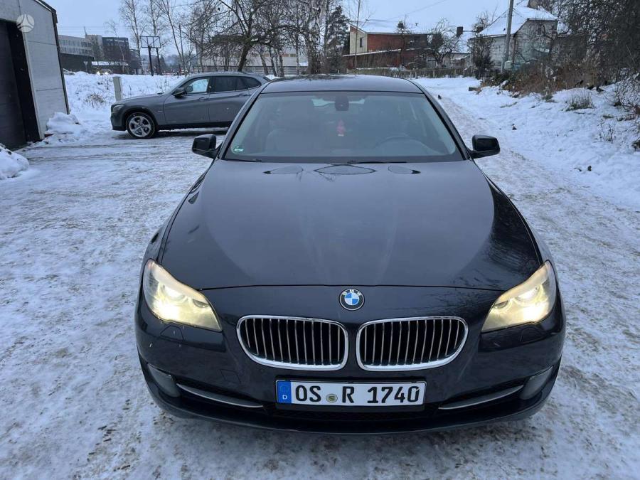 Grey BMW 520 2011 in Kaunas, with an engine capacity of 2.00 L and mileage of 300 thousand km for 6950 €, photo 5 on AUTOMOTO.COM.LV