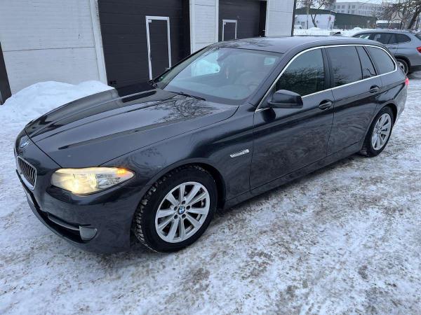 Grey BMW 520 2011 in Kaunas, with an engine capacity of 2.00 L and mileage of 300 thousand km for 6950 €, photo 6 on AUTOMOTO.COM.LV