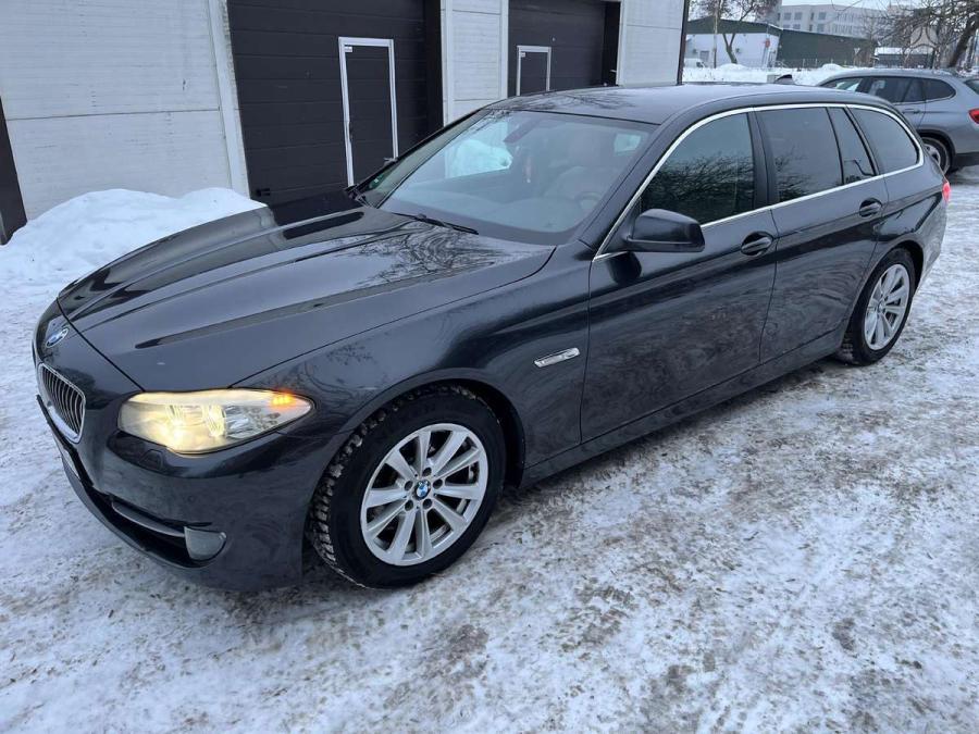 Grey BMW 520 2011 in Kaunas, with an engine capacity of 2.00 L and mileage of 300 thousand km for 6950 €, photo 6 on AUTOMOTO.COM.LV