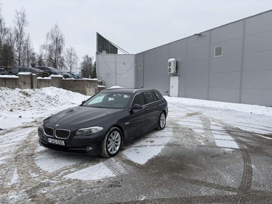 Grey BMW 520 2011 in Vilnius, with an engine capacity of 2.00 L and mileage of 330 thousand km for 5400 €, photo 6 on AUTOMOTO.COM.LV