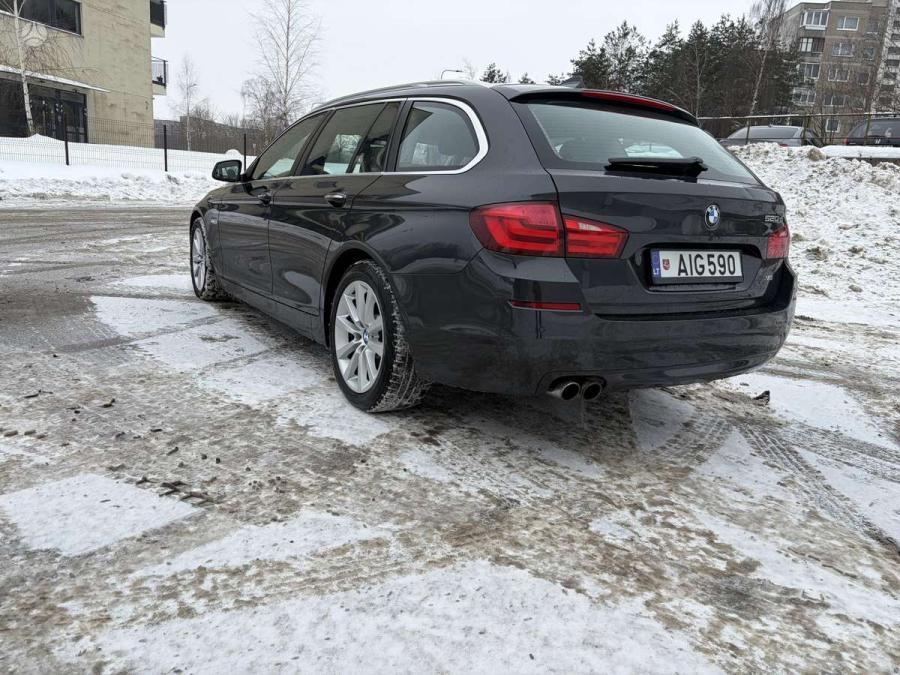 Grey BMW 520 2011 in Vilnius, with an engine capacity of 2.00 L and mileage of 330 thousand km for 5400 €, photo 9 on AUTOMOTO.COM.LV