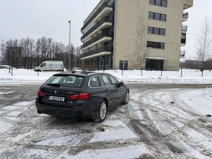 Grey BMW 520 2011 in Vilnius, with an engine capacity of 2.00 L and mileage of 330 thousand km for 5400 €, photo 13 on AUTOMOTO.COM.LV