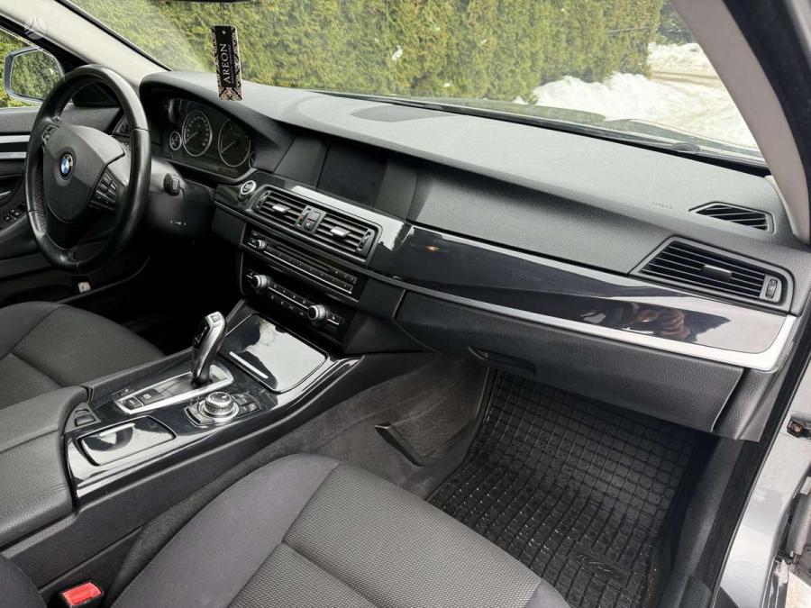 Grey BMW 520 2011 in Utena, with an engine capacity of 2.00 L and mileage of 245 thousand km for 6900 €, photo 2 on AUTOMOTO.COM.LV
