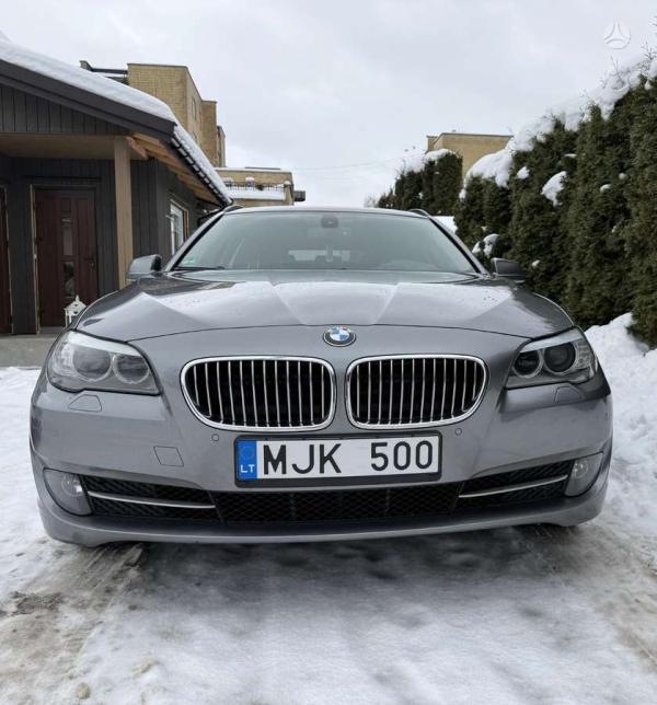 Grey BMW 520 2011 in Utena, with an engine capacity of 2.00 L and mileage of 245 thousand km for 6900 €, photo 4 on AUTOMOTO.COM.LV