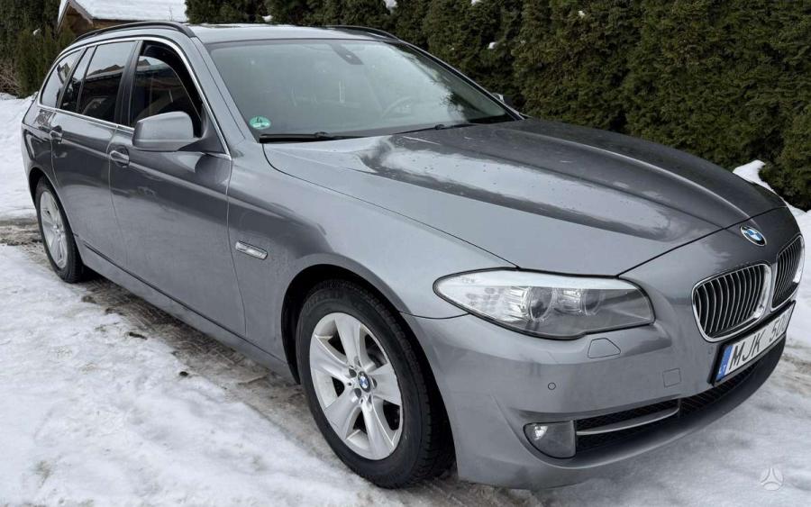 Grey BMW 520 2011 in Utena, with an engine capacity of 2.00 L and mileage of 245 thousand km for 6900 €, photo 5 on AUTOMOTO.COM.LV