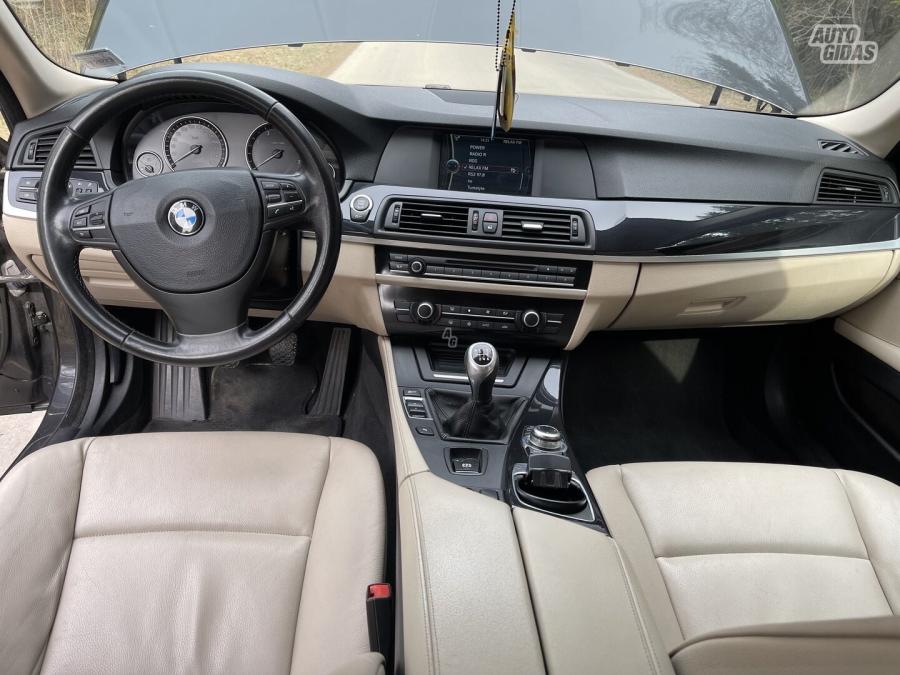 Grey BMW 520 2011 in Siauliai, with an engine capacity of 2.00 L and mileage of 235 thousand km for 5400 €, photo 6 on AUTOMOTO.COM.LV