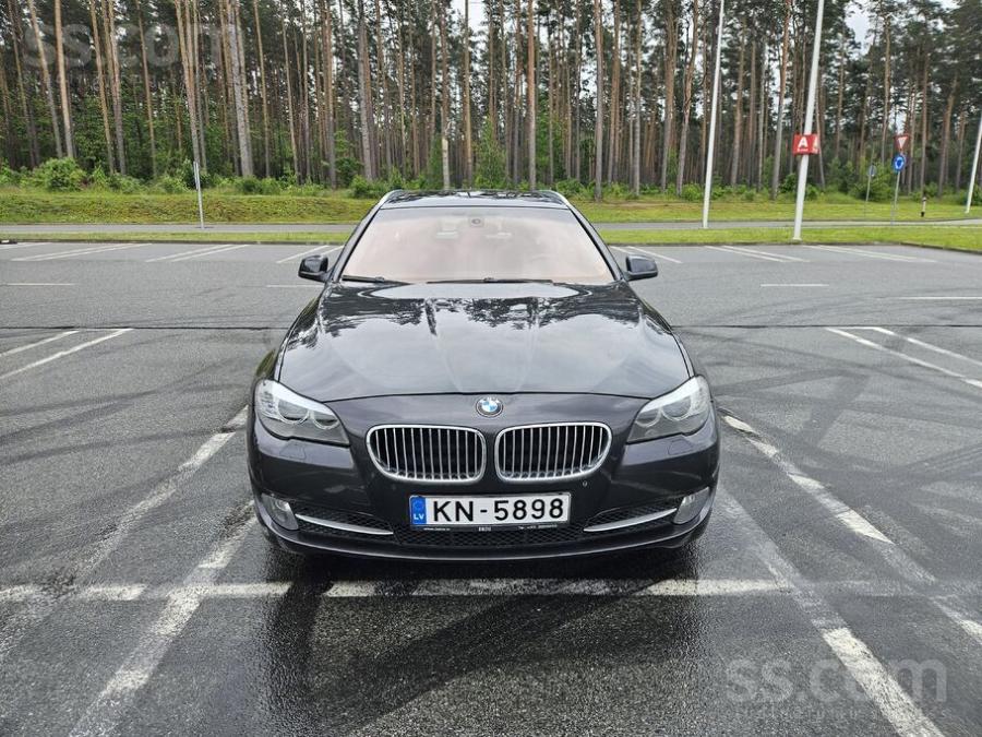 Grey BMW 520 2011 in Riga, with an engine capacity of 2.00 L and mileage of 405 thousand km for 9000 €, photo 1 on AUTOMOTO.COM.LV