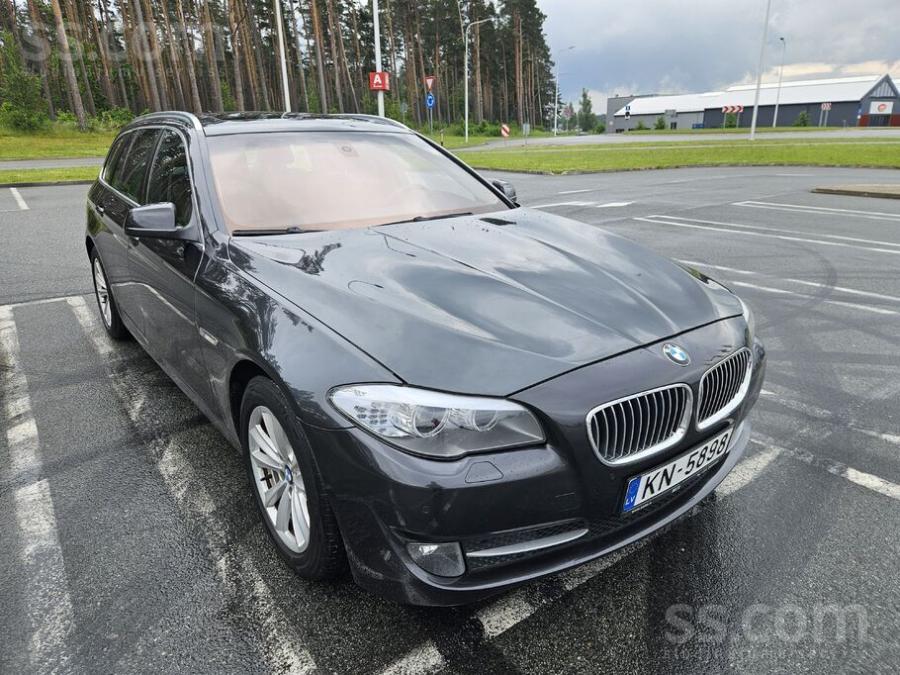 Grey BMW 520 2011 in Riga, with an engine capacity of 2.00 L and mileage of 405 thousand km for 9000 €, photo 3 on AUTOMOTO.COM.LV