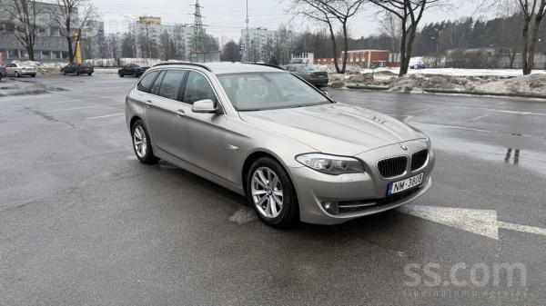 Grey BMW 520 2011 in Riga, with an engine capacity of 2.00 L and mileage of 326 thousand km for 5890 €, photo 1 on AUTOMOTO.COM.LV