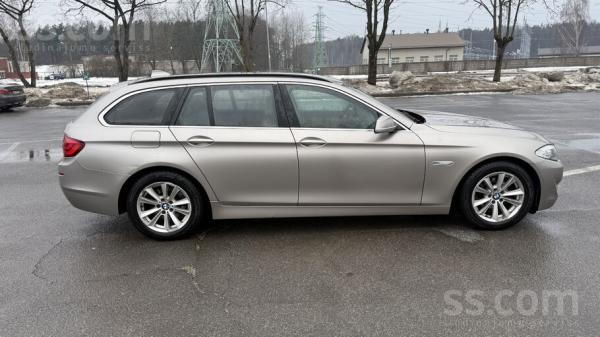 Grey BMW 520 2011 in Riga, with an engine capacity of 2.00 L and mileage of 326 thousand km for 5890 €, photo 2 on AUTOMOTO.COM.LV