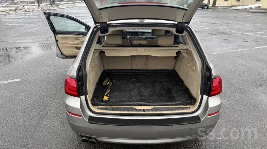 Pelēks BMW 520 2011 Rīga, ar dzinēja tilpumu 2.00 L un nobraukumu 326 tūkst. km par 5890 €, foto 14 vietnē AUTOMOTO.COM.LV