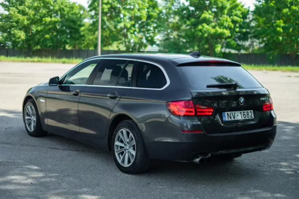 Grey BMW 520 2011 in Liepaja, with an engine capacity of 2.00 L and mileage of 375 thousand km for 7800 €, photo 2 on AUTOMOTO.COM.LV