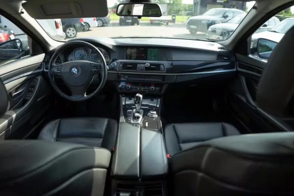 Grey BMW 520 2011 in Liepaja, with an engine capacity of 2.00 L and mileage of 375 thousand km for 7800 €, photo 7 on AUTOMOTO.COM.LV