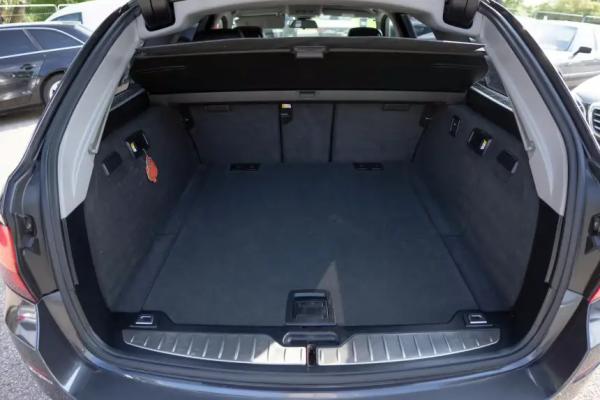 Grey BMW 520 2011 in Liepaja, with an engine capacity of 2.00 L and mileage of 375 thousand km for 7800 €, photo 10 on AUTOMOTO.COM.LV
