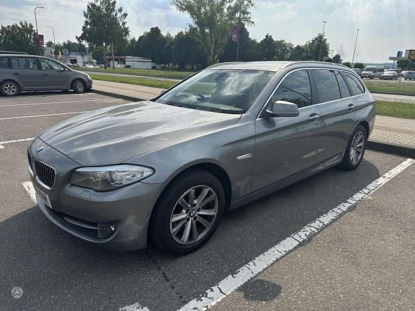 Pelēks BMW 520 2011 Viļņa, ar dzinēja tilpumu 2.00 L un nobraukumu 385 tūkst. km par 3200 €, foto 1 vietnē AUTOMOTO.COM.LV