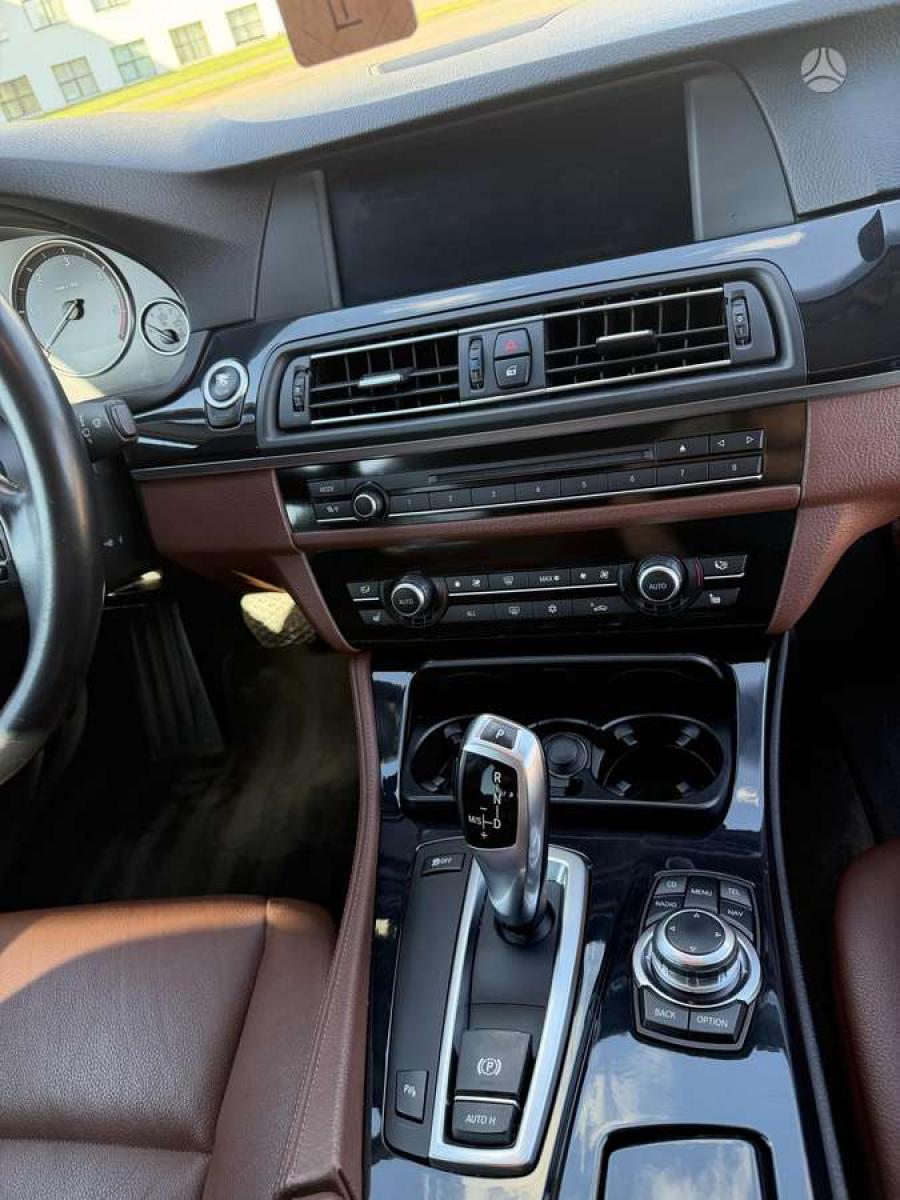 Grey BMW 520 2011 in Kaunas, with an engine capacity of 2.00 L and mileage of 313 thousand km for 8100 €, photo 8 on AUTOMOTO.COM.LV