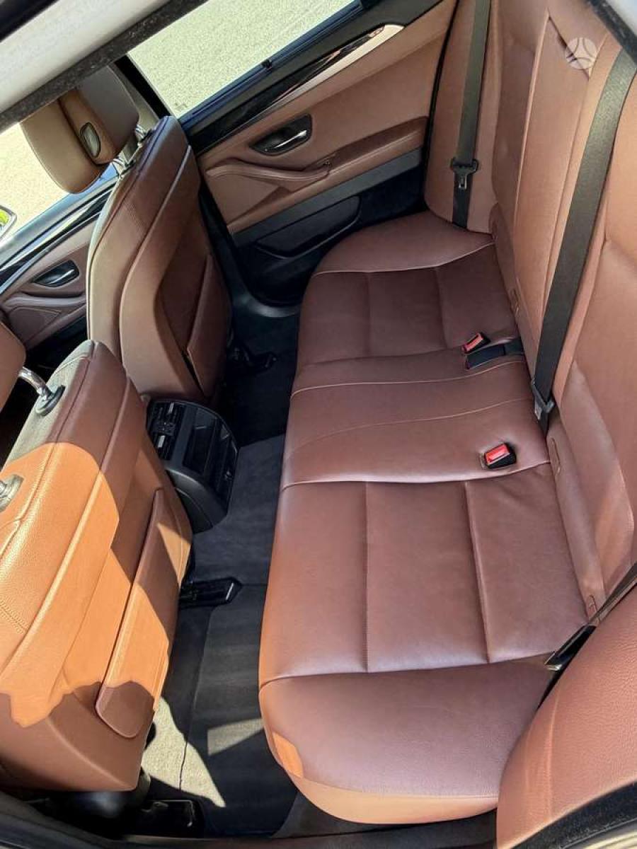 Grey BMW 520 2011 in Kaunas, with an engine capacity of 2.00 L and mileage of 313 thousand km for 8100 €, photo 12 on AUTOMOTO.COM.LV