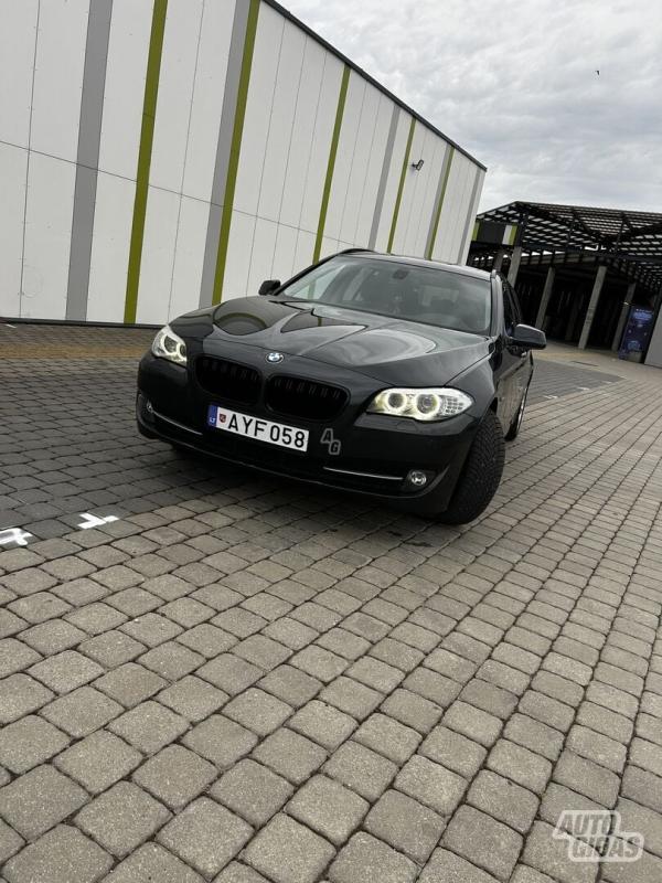 Grey BMW 520 2011 in Raseiniai, with an engine capacity of 2.00 L and mileage of 396 thousand km for 7000 €, photo 1 on AUTOMOTO.COM.LV