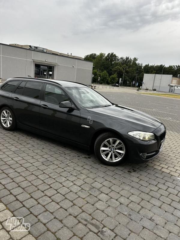 Grey BMW 520 2011 in Raseiniai, with an engine capacity of 2.00 L and mileage of 396 thousand km for 7000 €, photo 2 on AUTOMOTO.COM.LV