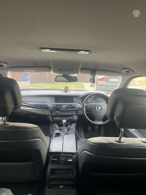 Pelēks BMW 520 2011 Panevēža, ar dzinēja tilpumu 2.00 L un nobraukumu 239 tūkst. km par 3200 €, foto 6 vietnē AUTOMOTO.COM.LV