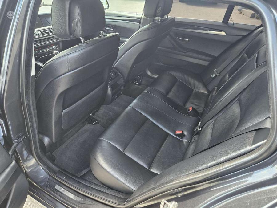 Grey BMW 520 2011 in Siauliai, with an engine capacity of 2.00 L and mileage of 269 thousand km for 7450 €, photo 17 on AUTOMOTO.COM.LV
