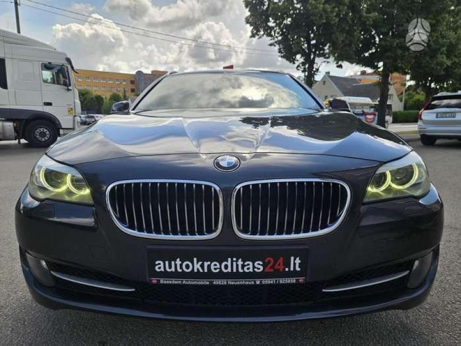 Grey BMW 520 2011 in Siauliai, with an engine capacity of 2.00 L and mileage of 269 thousand km for 7450 €, photo 3 on AUTOMOTO.COM.LV