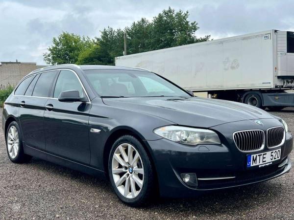 Grey BMW 520 2011 in Panevezys, with an engine capacity of 2.00 L and mileage of 330 thousand km for 7500 €, photo 2 on AUTOMOTO.COM.LV