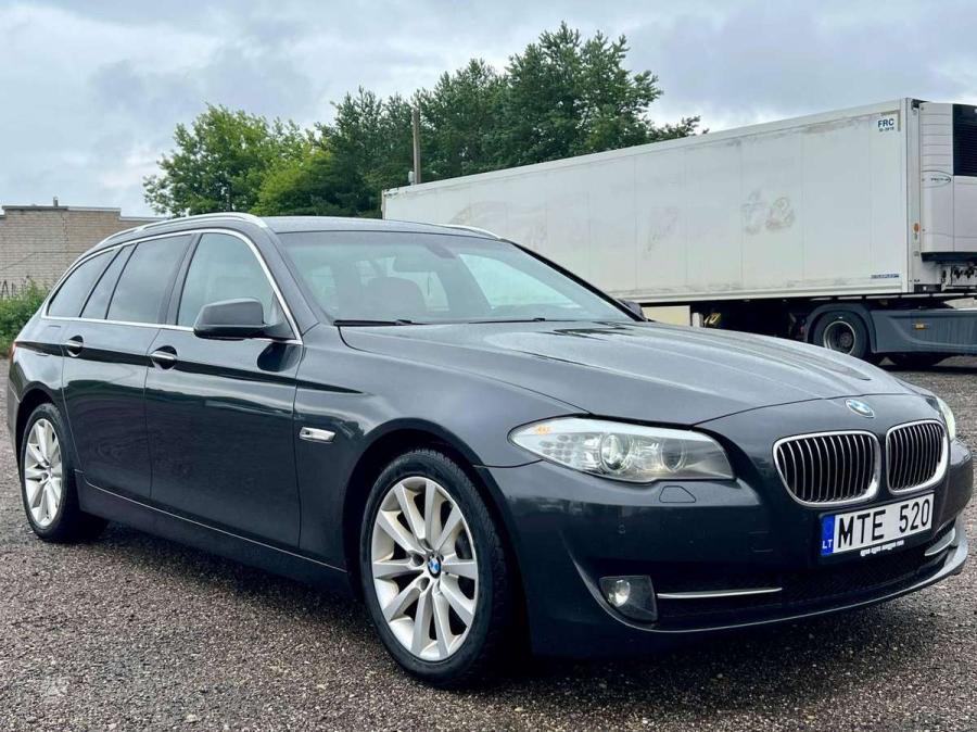 Pelēks BMW 520 2011 Panevēža, ar dzinēja tilpumu 2.00 L un nobraukumu 330 tūkst. km par 7500 €, foto 3 vietnē AUTOMOTO.COM.LV